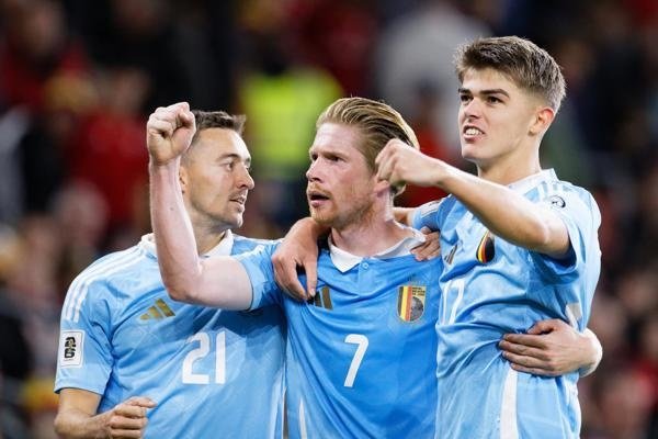 Kevin De Bruyne retorna aos treinos do Napoli após longa ausência