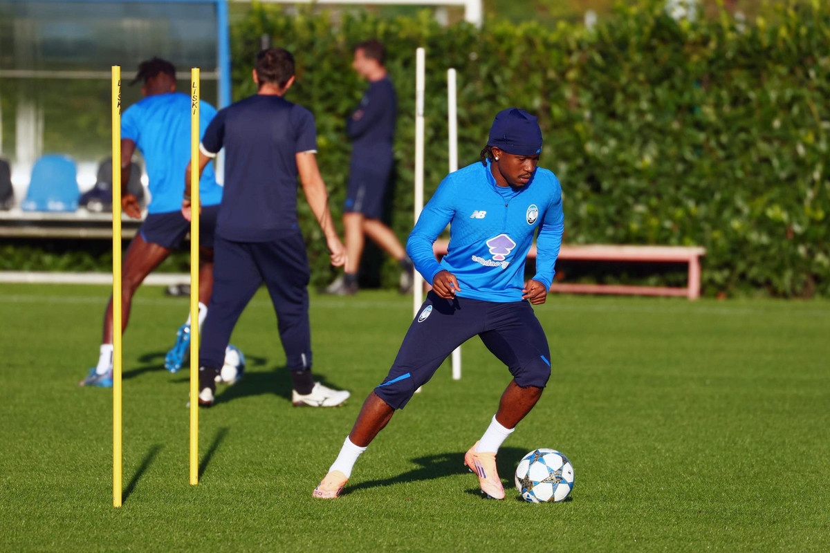 Interesse do Tottenham em Lookman freado por mudança no comando da Atalanta