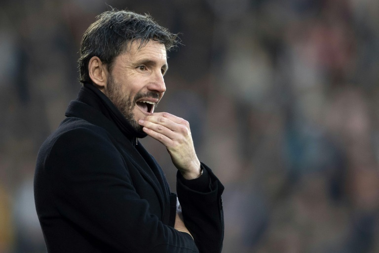 Van Bommel hizo un cambio de más y el Wolfsburgo podría ser eliminado