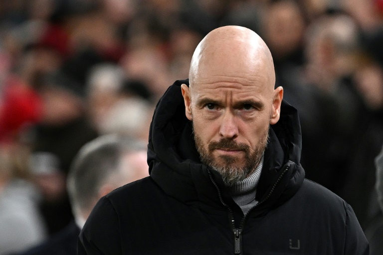 Ten Hag fica sem reforços