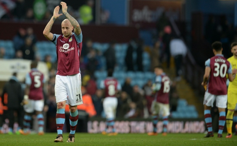 Bruce confirma que Hutton no se mueve del Aston Villa