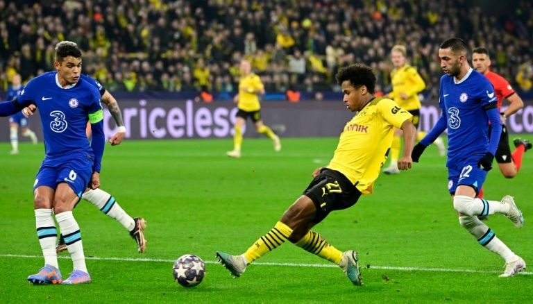 Adeyemi offre une petite option à Dortmund contre Chelsea