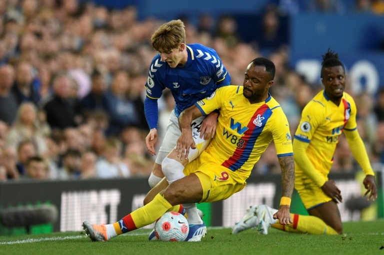 El Everton zanja su sufrimiento con una remontada épica
