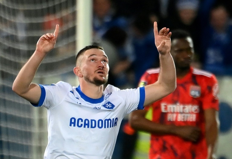 El Auxerre toma oxígeno y sorprende al Lyon