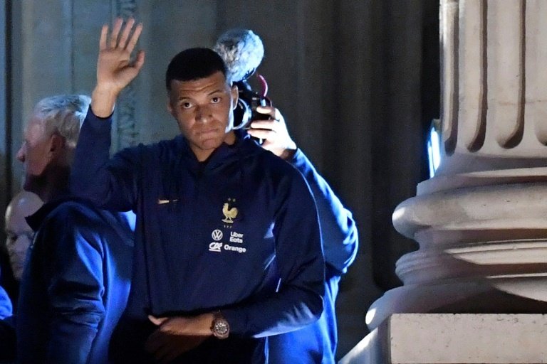 Mbappe skips holiday and returns to PSG training