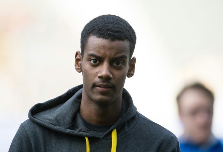 El Borussia se guarda una opción de recompra por Isak