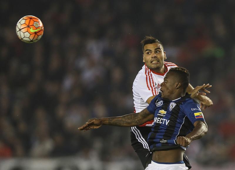 Azcona obra el milagro en El Monumental