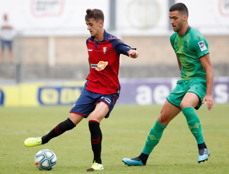 Aimar Oroz dio el susto en el entrenamiento por una dura entrada