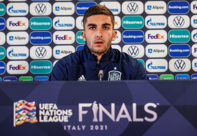 Pep Guardiola confirme les contacts entre le Barça et Ferran Torres