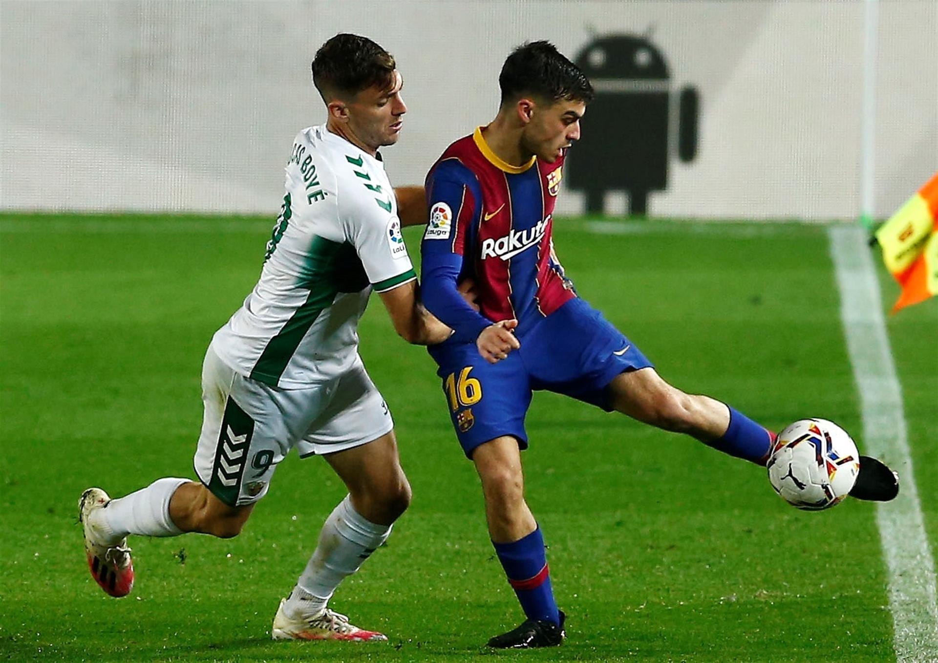 Pedri y Ferran, bajas para Arabia tras dar de nuevo positivo