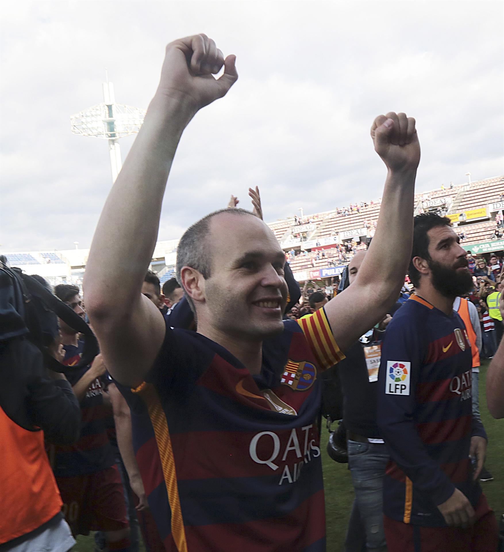 Iniesta treina no CT do Barça: "Não paramos"