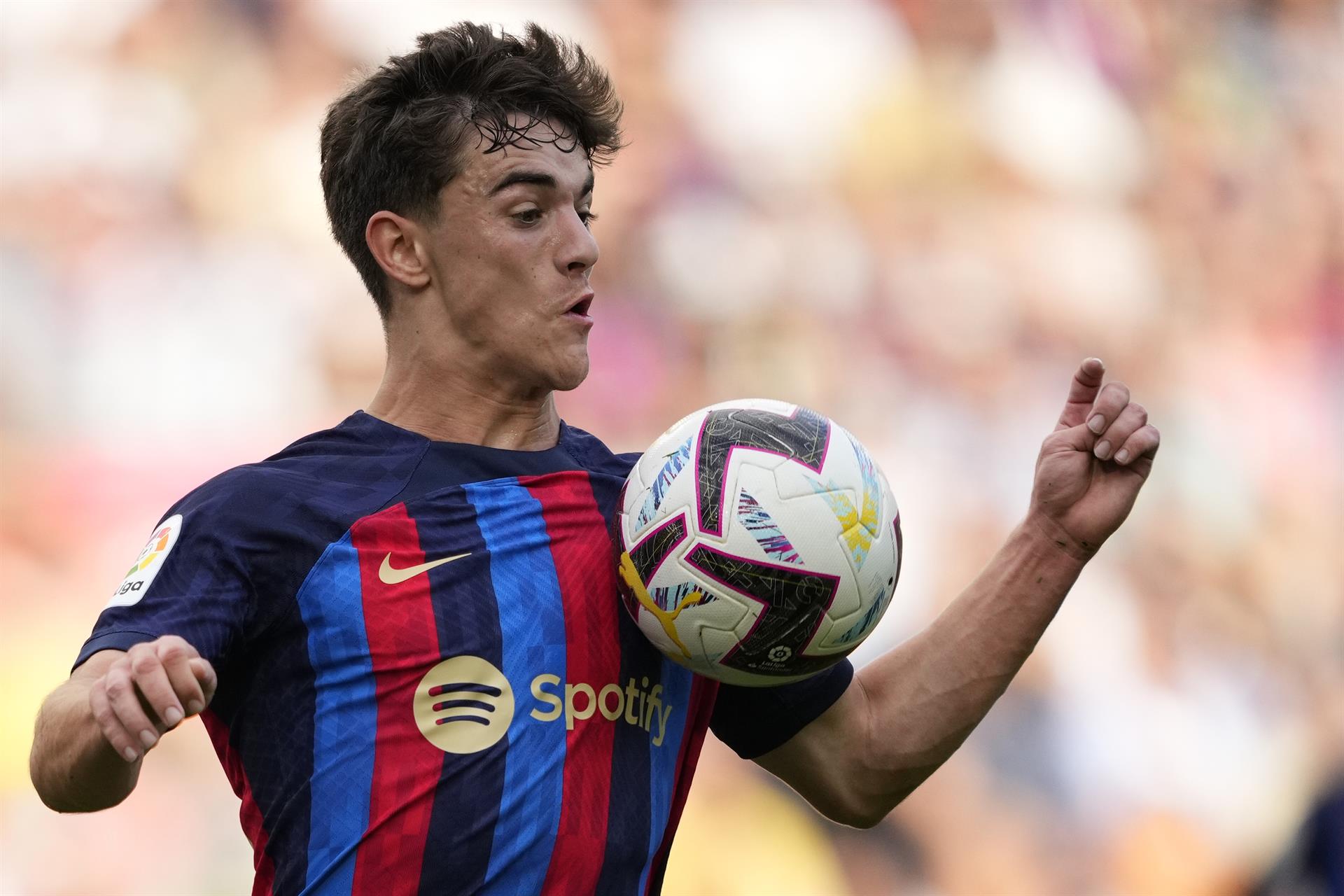 Gavi, a la espera de salidas para tener ficha del primer equipo