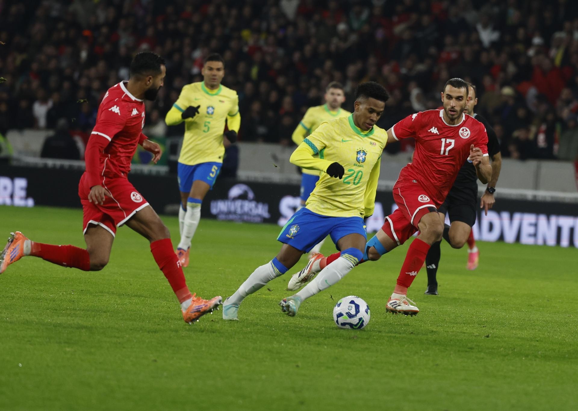 Estevao a 'problem' for Rodrygo and Raphinha