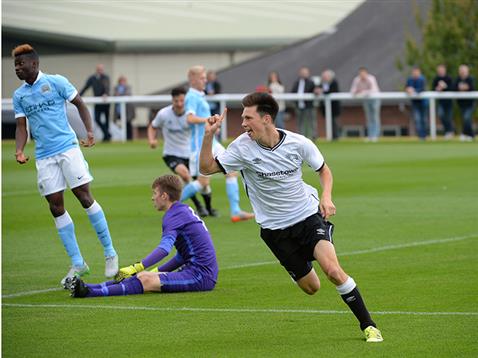 Contratos profesionales para dos jóvenes talentos