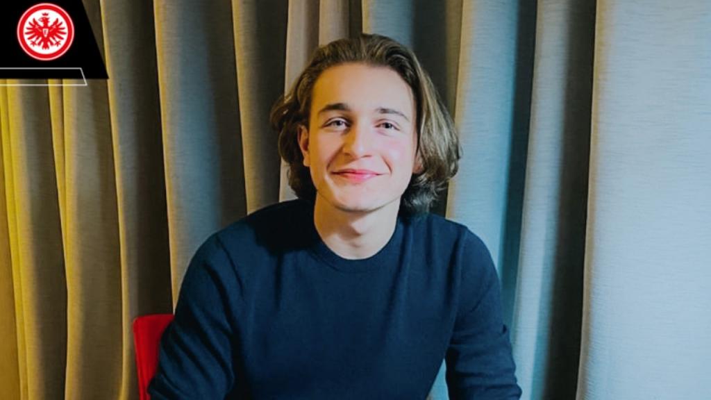 Ali Akman, nuevo jugador del Eintracht para la 2021-22