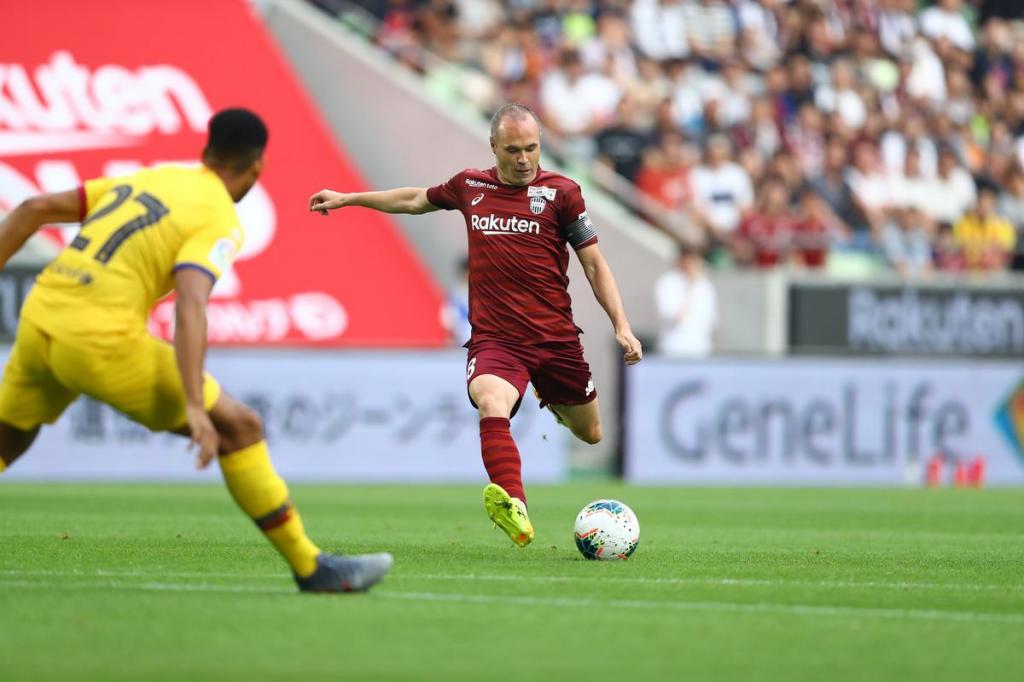 Así fue el primer partido de Iniesta contra el Barça