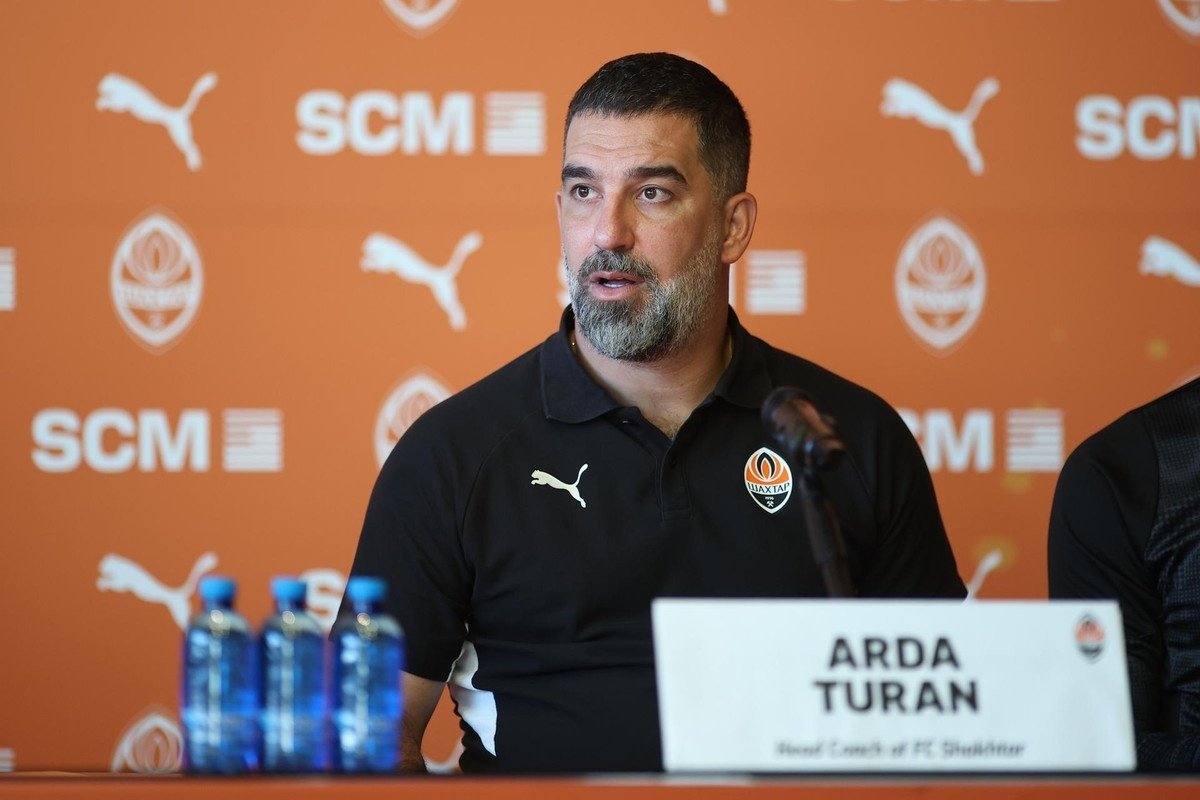 Arda Turan eyes future Atletico Madrid coaching role