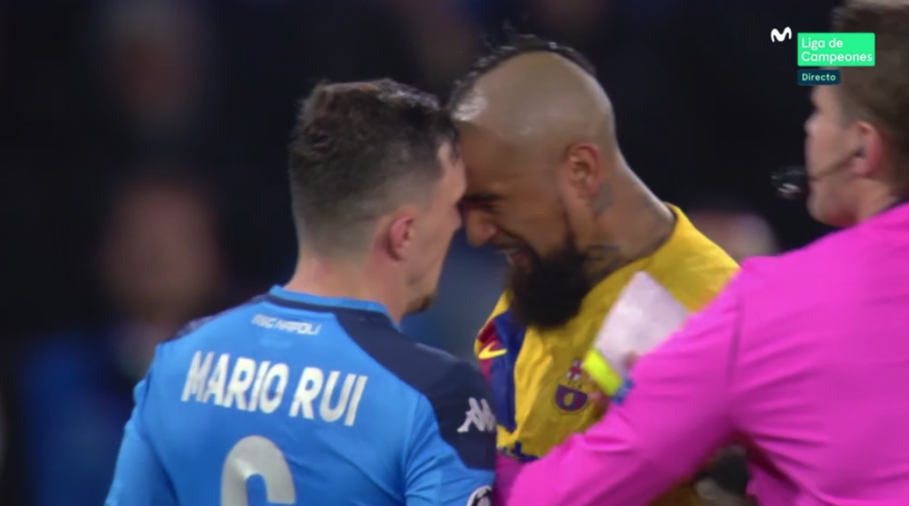 Entrada, enganchón y doble amarilla: Vidal se perderá la vuelta