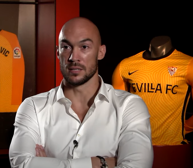 Dmitrovic, ilusionado con su nueva etapa en el Sevilla