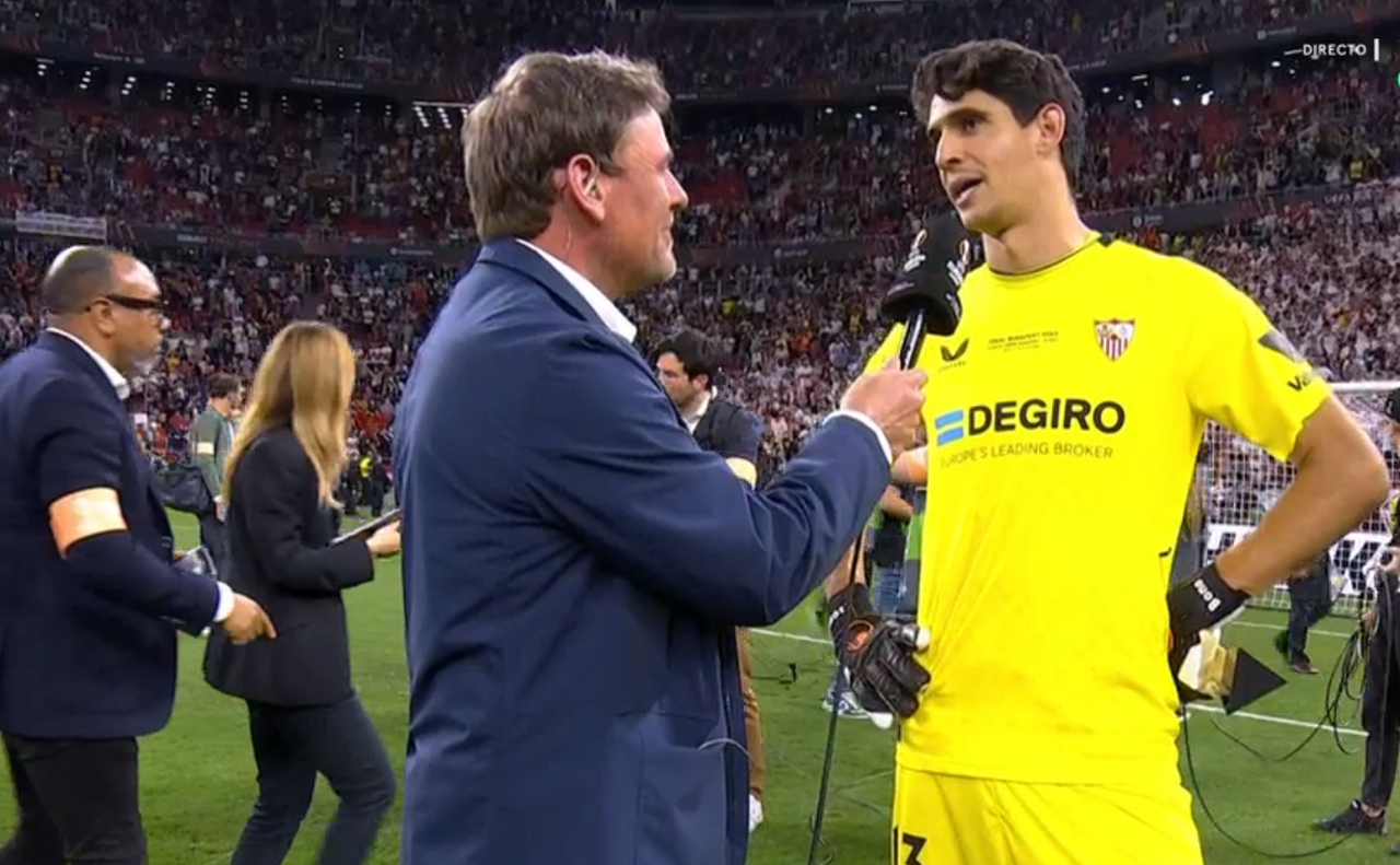Bono remembers fans in UEL win: "Well done to all of Seville"