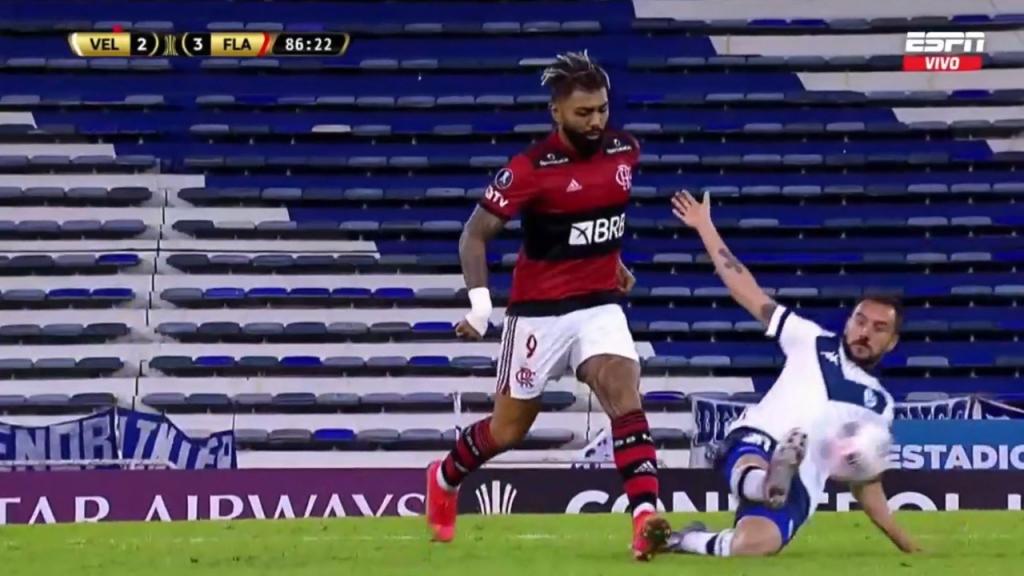 ¿qué Le Pasó Por La Cabeza ¡planchazo Y Roja A Los 3 De Entrar Al Campo