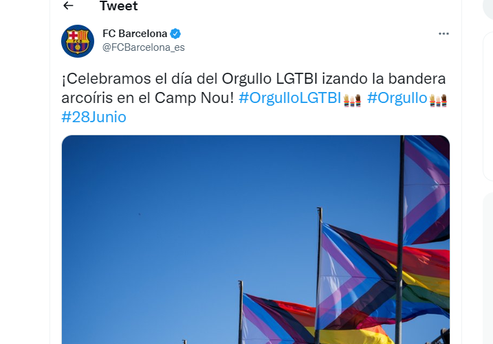 El Barça iza la bandera LGTBI en el Camp Nou