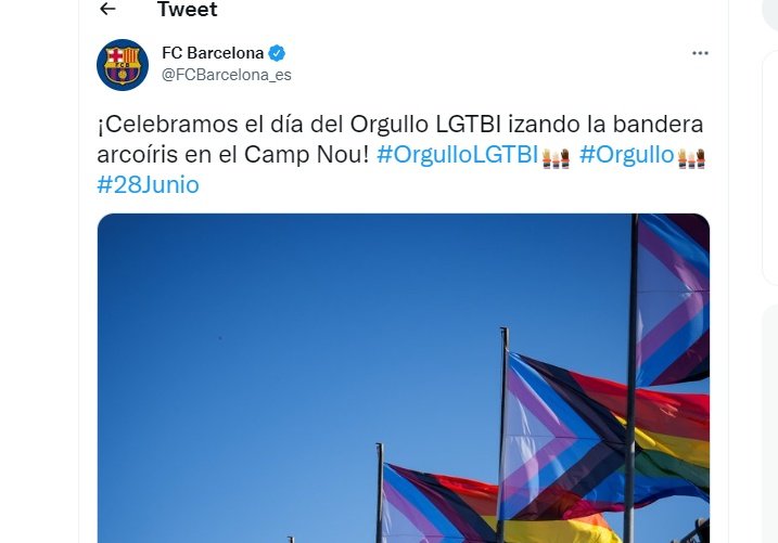 El Barça iza la bandera LGTBI en el Camp Nou
