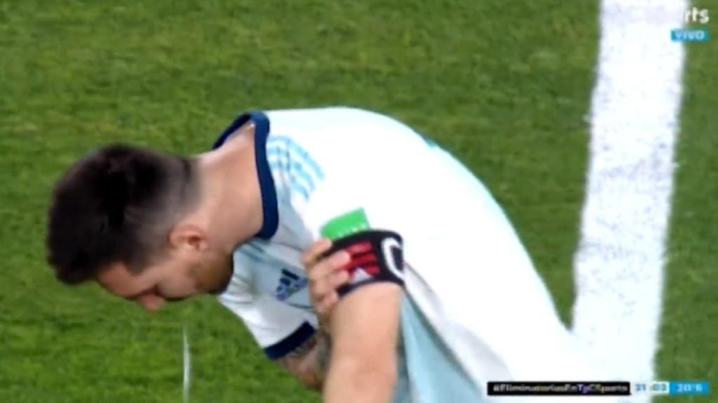 ¿Vomitó otra vez Messi en pleno partido?