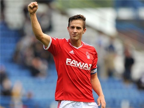 Chris Cohen renueva con el Nottingham Forest