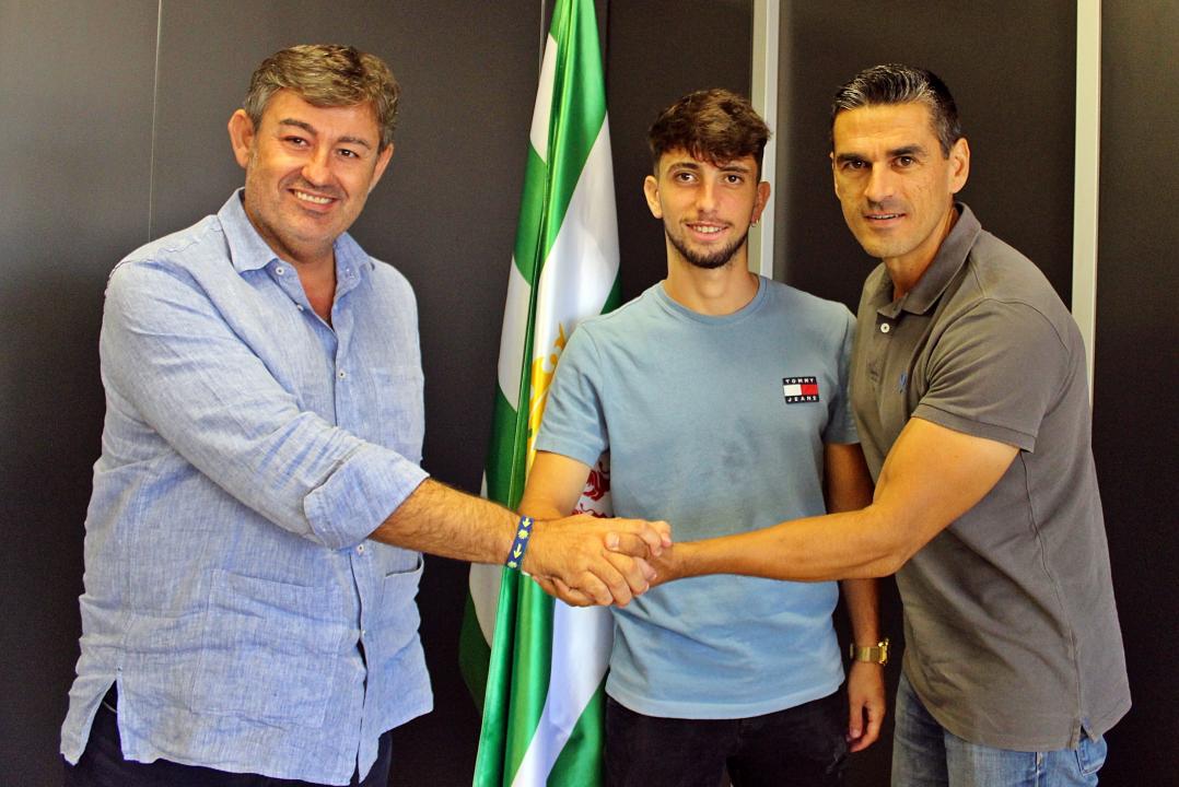 Christian Delgado renueva en el Córdoba CF