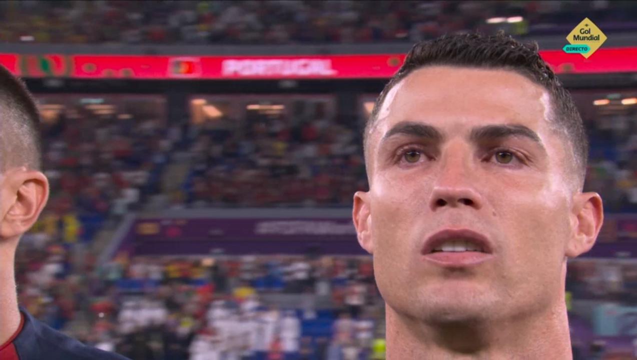 Al borde del llanto: Cristiano se emocionó al cantar el himno en su ...