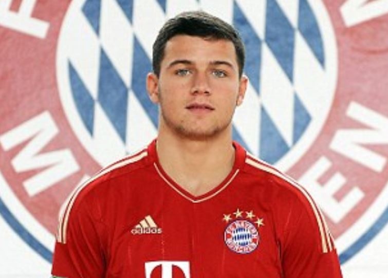 Salir del Bayern, pasar por dos equipos y acabar en Novena División