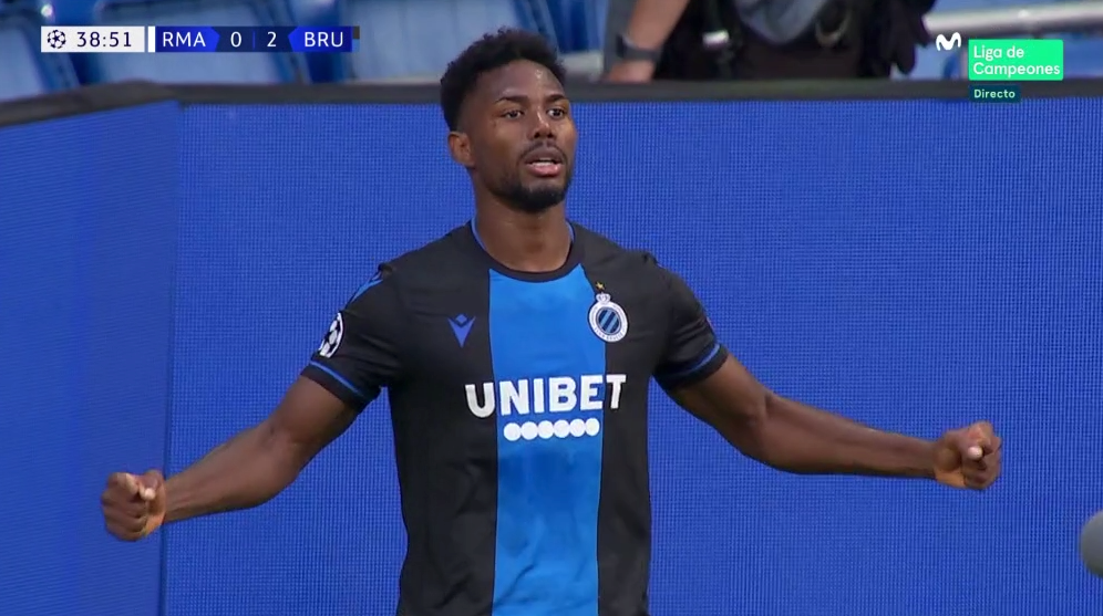 Dennis entró en la historia ante el Real Madrid