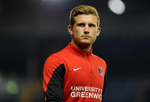 Contrato profesional para Dillon Phillips en el Charlton