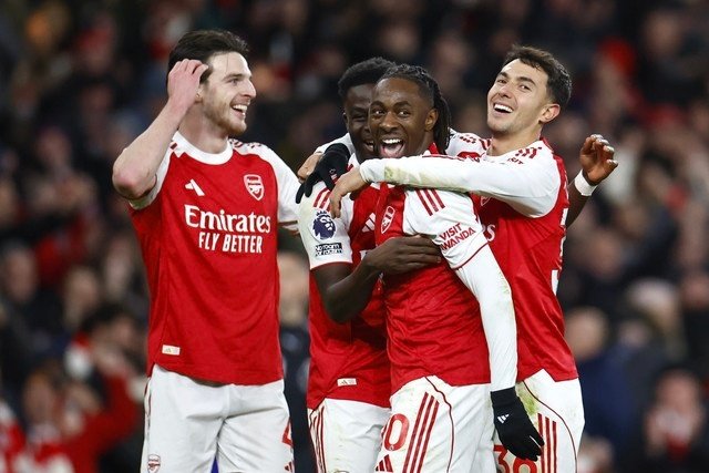 Eze treble fuels Arsenal's derby rout of Spurs