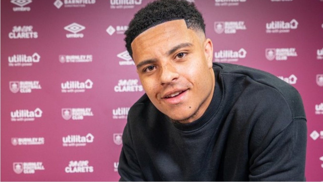 El Burnley de Kompany se lleva a Egan-Riley del Manchester City