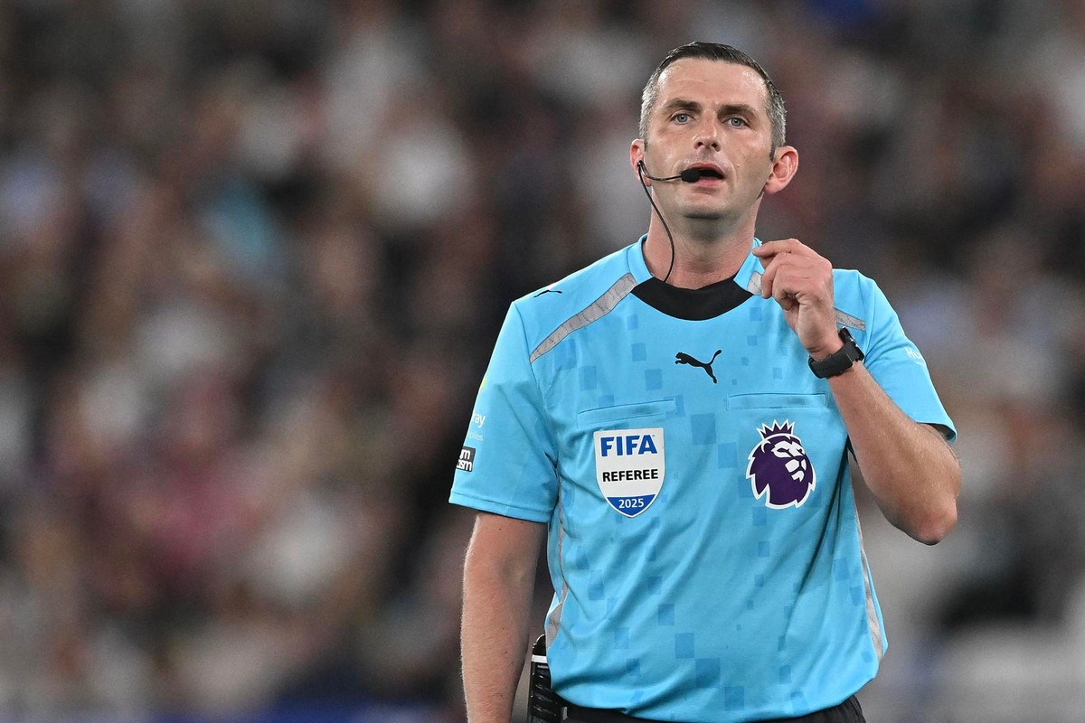 Oliver appointed for Liverpool vs Man Utd amid controversial past