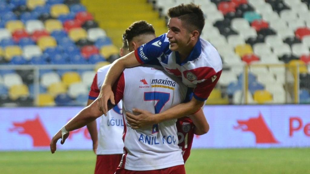 Burak Ince, en la agenda de Bayern y Leicester