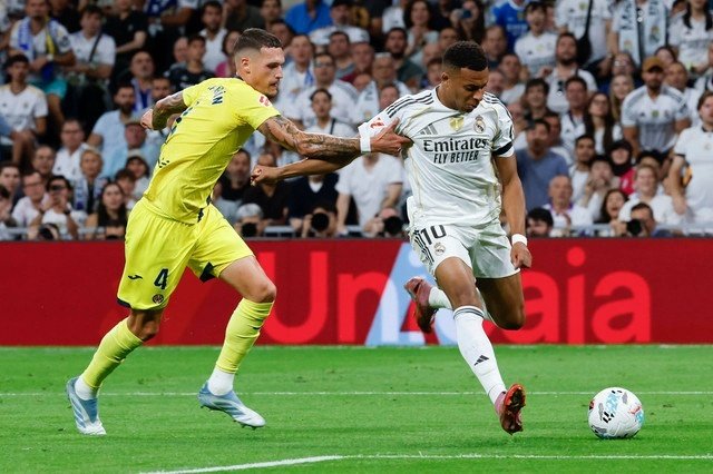 Real Madrid's Mbappe suffers ankle sprain