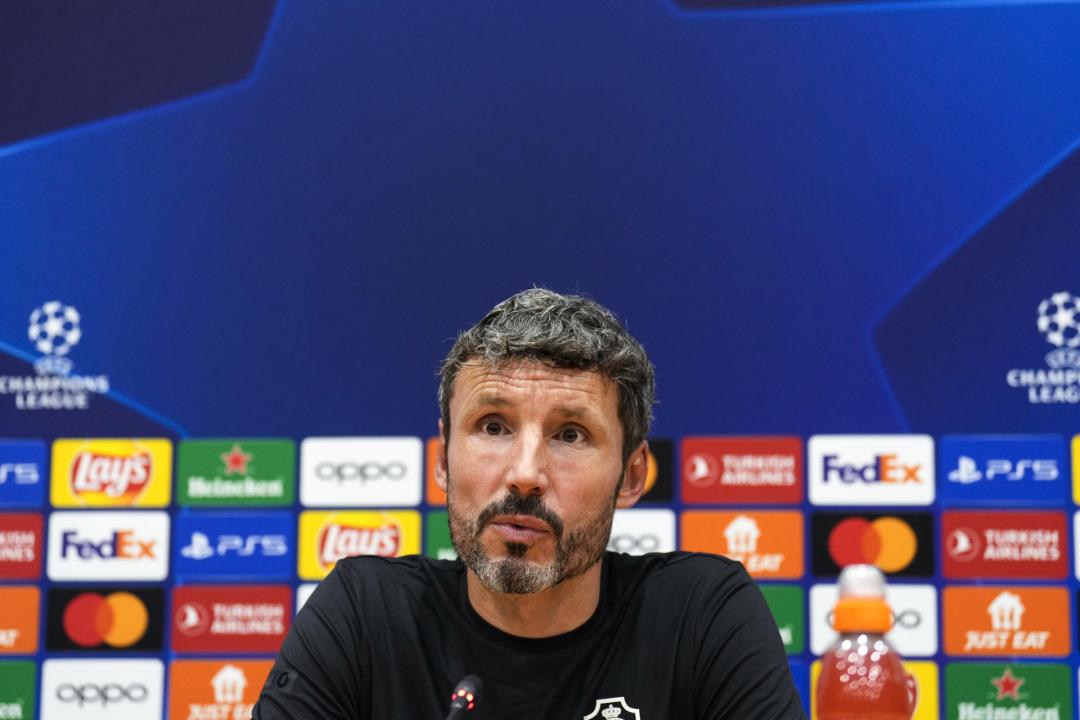 Van Bommel vê o Barça como um dos favoritos ao título da Champions