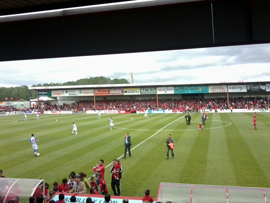 Lleno total en Anduva por la visita del Alavés