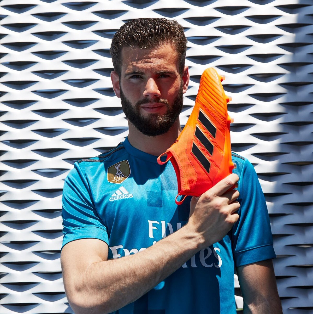 Las nuevas y llamativas botas de Nacho que tú también querrás tener