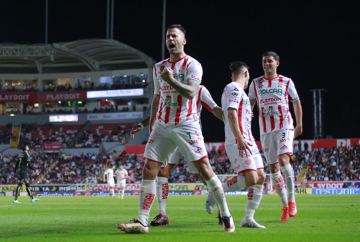 Édgar Méndez somete a Pumas