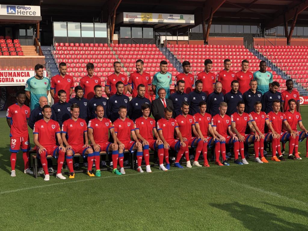 El Numancia posó para la foto oficial