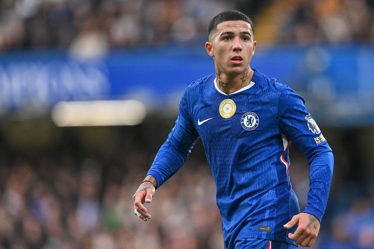 Enzo Fernández avalia futuro no Chelsea com PSG de olho