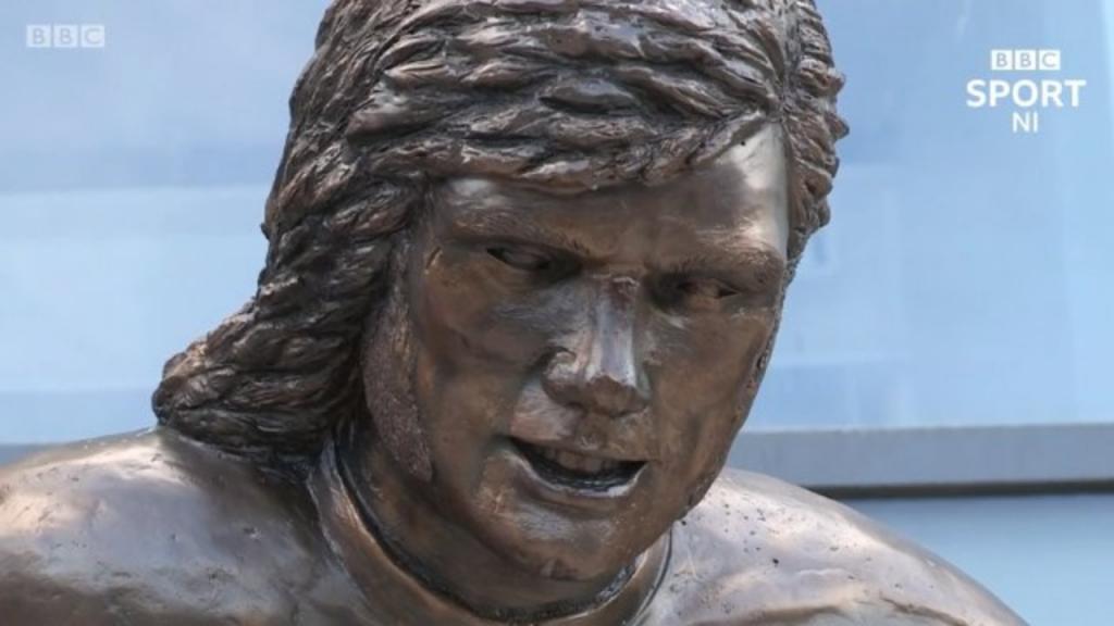 La horripilante estatua de George Best