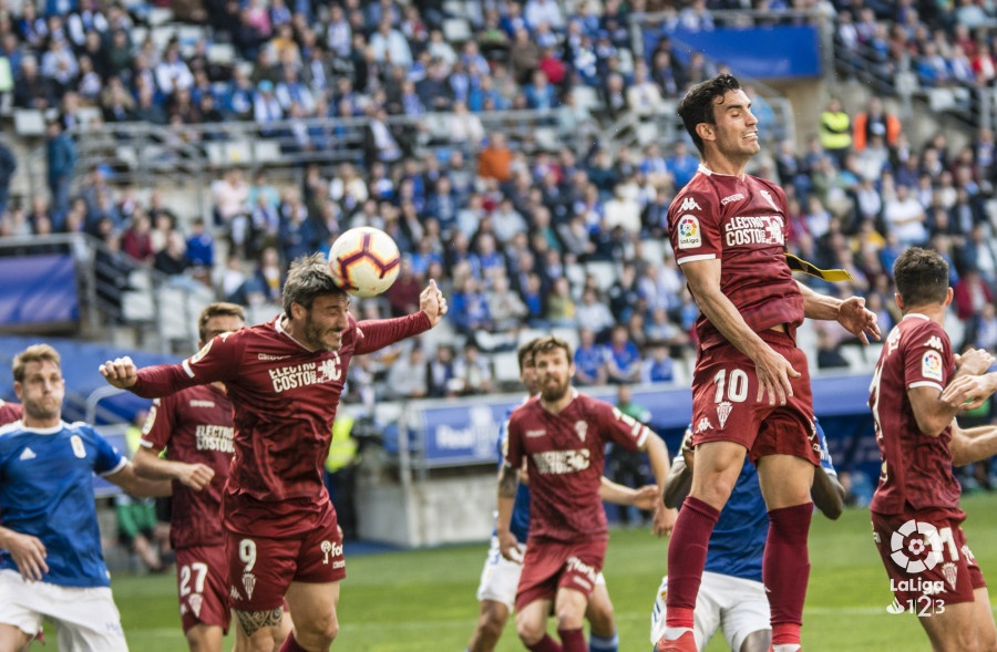 El Oviedo se duerme y el Córdoba honra el escudo