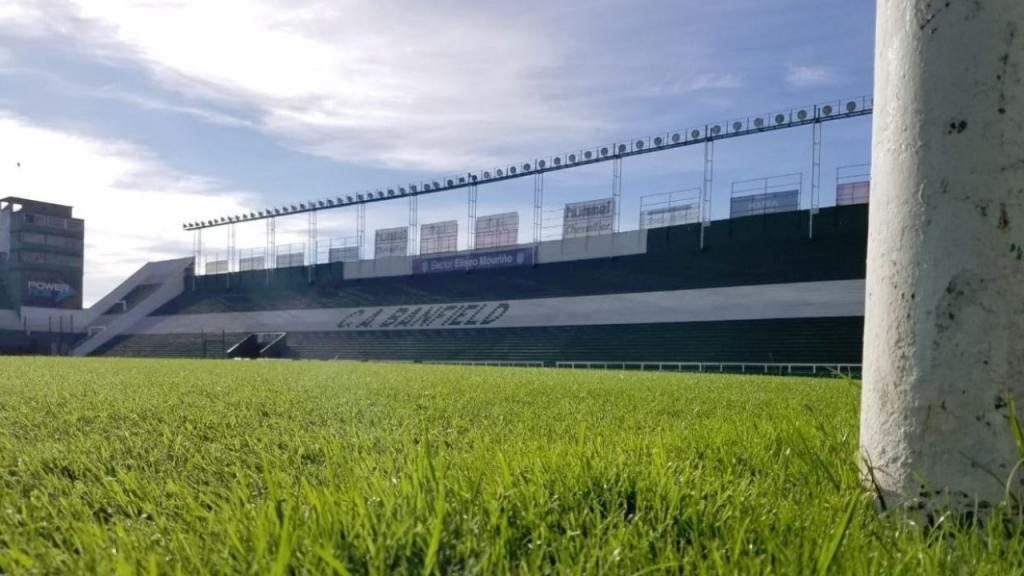 La promesa de Banfield que presume de derrotar a Messi ¡en la Play!