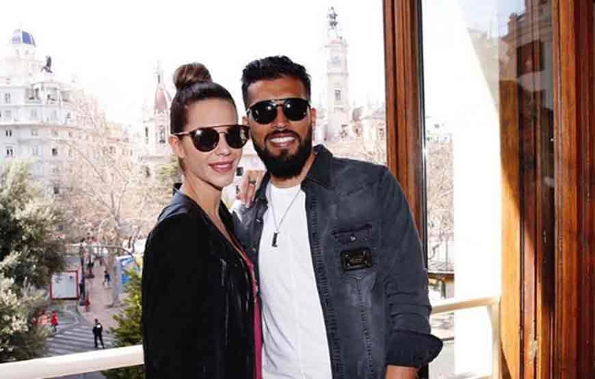 Garay vivió su primera mascletà junto a su novia Tamara Gorro