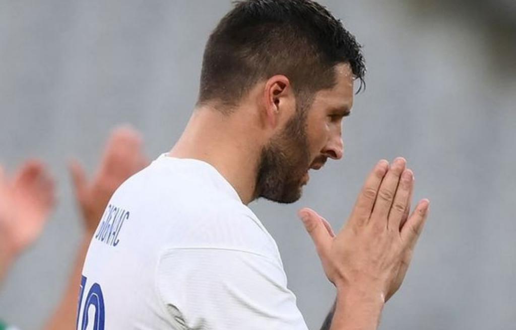 Gignac, galo pero muy mexicano: pidió perdón tras marcar de penalti